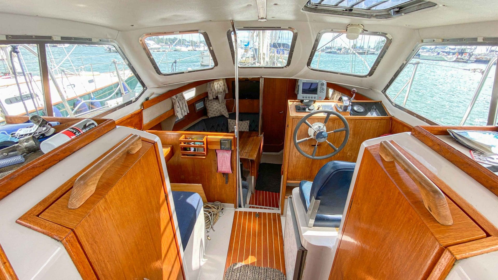 1988 - Hunter Horizon 32 - Wheelhouse | Parker Adams Boat Sales