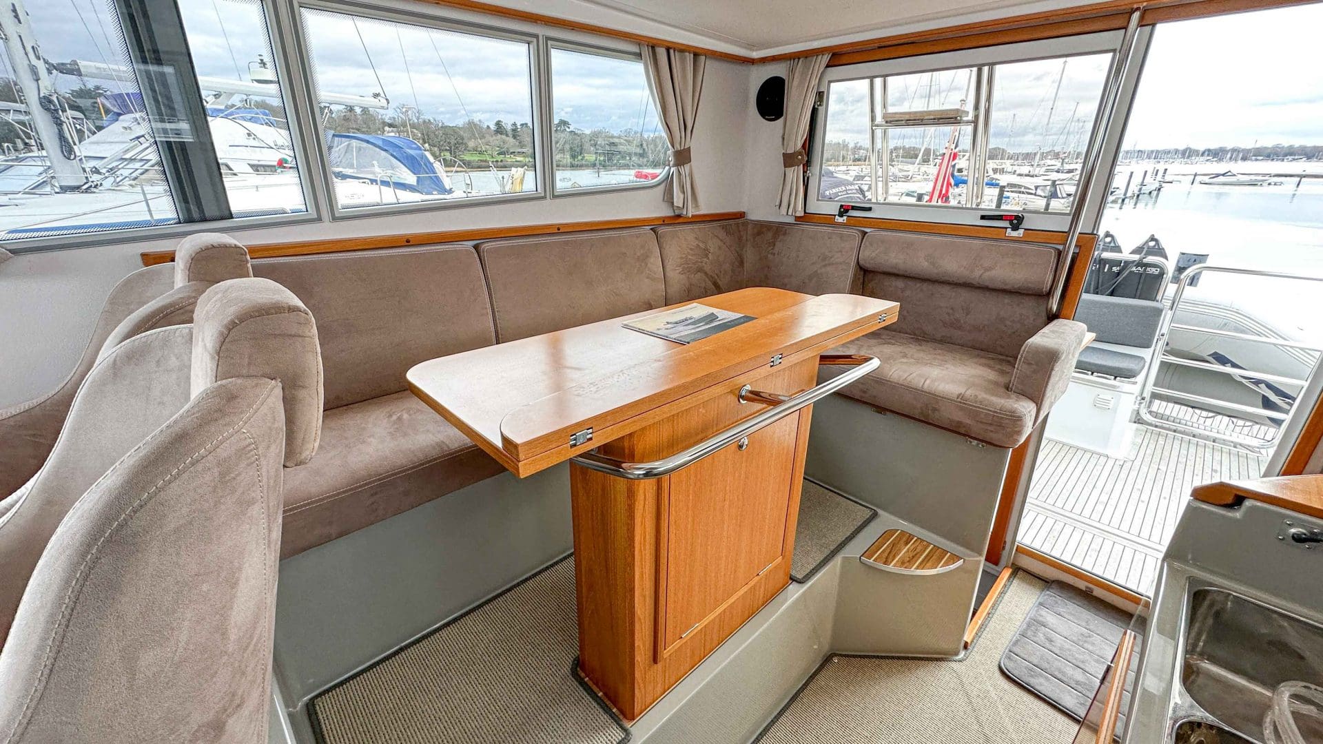 2015 – Sargo 36 Flybridge with twin Volvo Penta D6 -400 engines ...