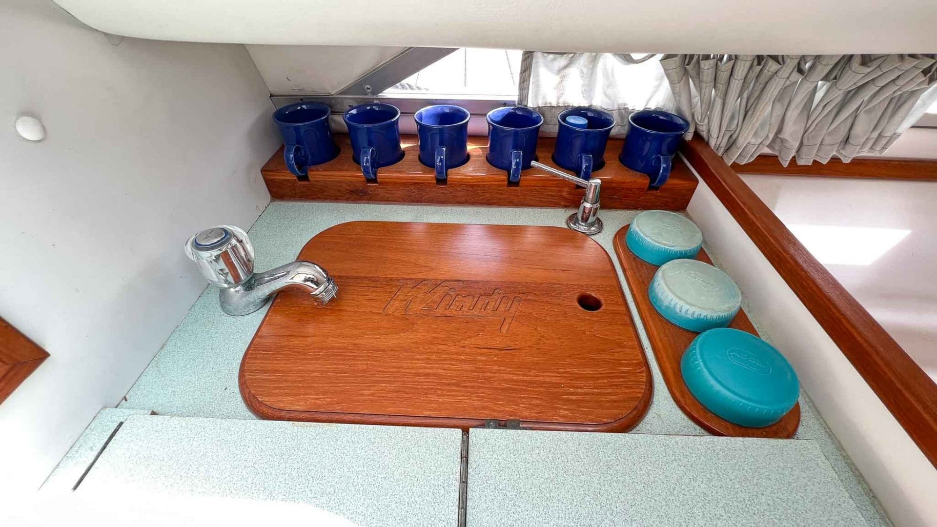 1994 – Windy 7800 with a Volvo Penta AD31 Engine | Parker Adams Boat Sales