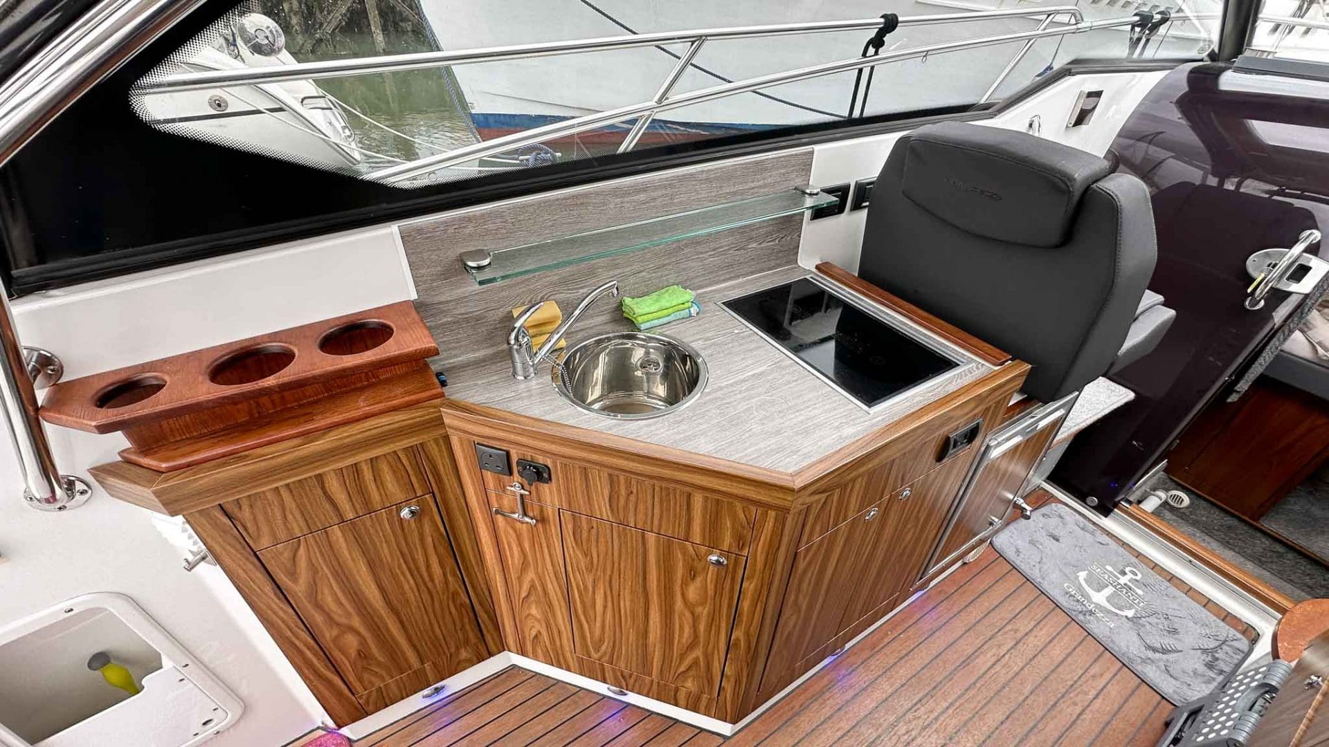 2015 – Grandezza 27OC with a Volvo Penta D4-300 engine | Parker Adams ...