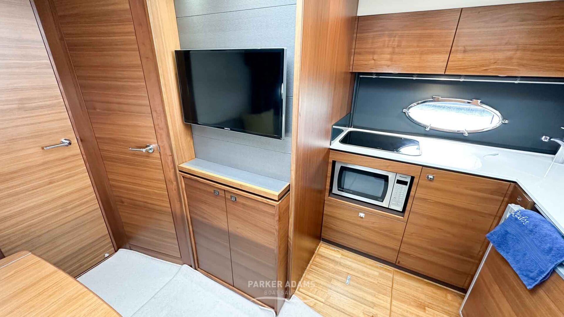 2014 – Princess V39 with twin Volvo Penta D6 – 330 engines - Parker ...