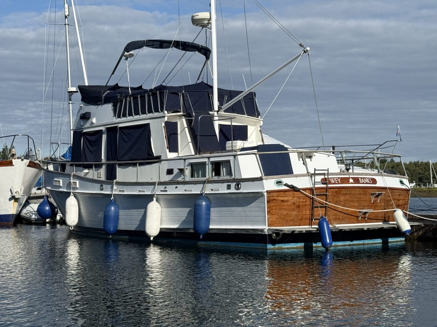 1973 - Grand Banks 42 Classic with twin Perkins Sabre MTi 225 engines ...